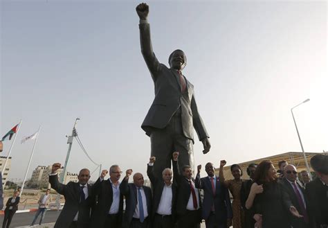 الرئيس عباس يدشن ميدان نيلسون مانديلا برام الله رام الله