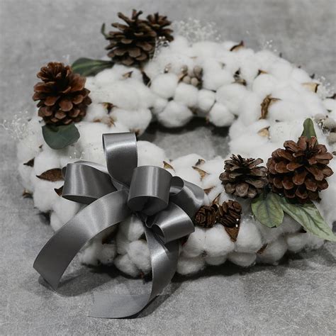 홍대꽃집 로랑 로랑의 신상 겨울 목화 스노잉 시리즈 목화솜 유칼립투스 솔방울 등으로 제작된