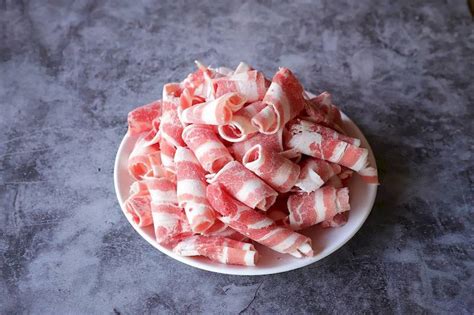 우삼겹의 칼로리 구성과 일일 섭취량 다이어트 Nofat