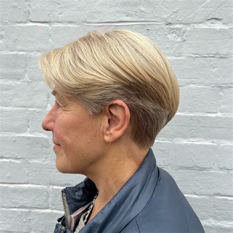 13 Timeless Wedge Haircuts For Older Women That Always Look Stylish