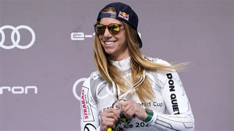 Естер Ледецка претърпя нова операция връща се на пистата догодина