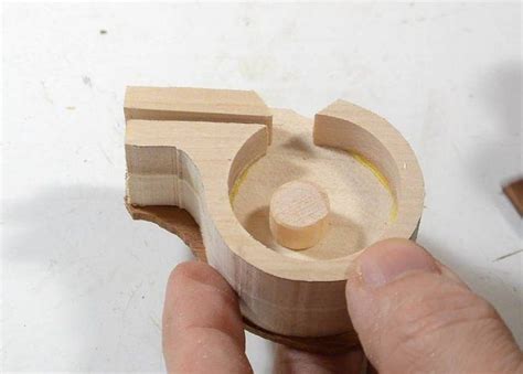Необычный деревянный свисток Работа с деревом Обработка дерева Кораблики своими руками