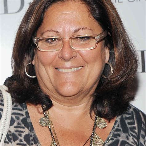 Choosing Eyeglass Frames For Older Women
