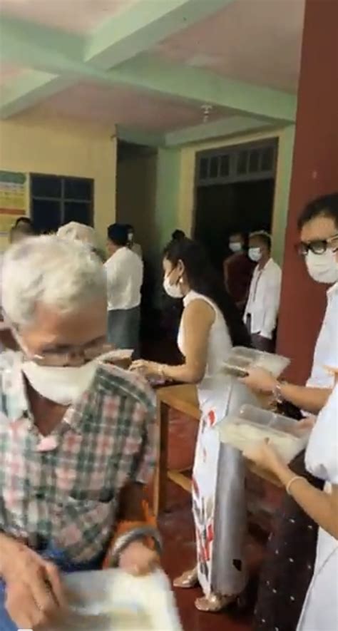 ဒီကနေ့မှာ ကျရောက်တဲ့ မွေးနေ့လေးမှာ မိသားစုနဲ့ အတူ ကောင်းမှုကုသိုလ် အလှူအတန်းများစွာ ပြုလုပ