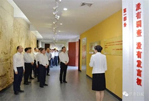 吴忠琼主持召开市委理论学习中心组专题学习会暨主题教育专题读书班第二阶段学习