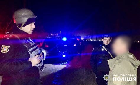 На Одещині в автівці пяного водія знайшли гранату а під час обшуків вдома цілий склад зброї