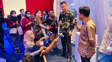 진주문화관광재단 패션전시회진주실크와 인도네시아 바틱 협업