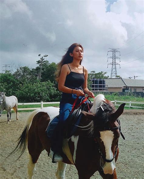 能量太強！陽光美女「茱茱jing Zhu Wen」古銅色肌膚超光澤，火辣美體乍現視覺都被擄獲！【ev棋牌】 Ev棋牌