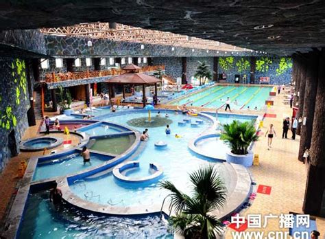 室内温泉泡池 室内泡池 家庭小型泉池图 大山谷图库