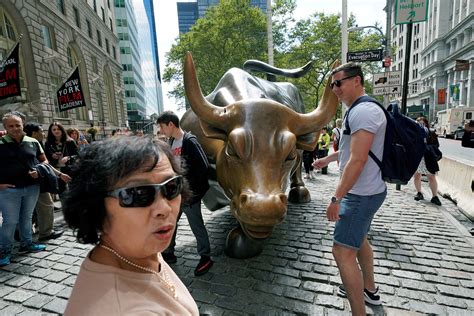 Wall Street Charging Bull Repairs To Cost An Estimated 15000 After Banjo Attack Leaves Hole