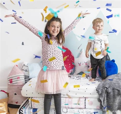 Souris Mini EncycloFashionQC McCord Museum