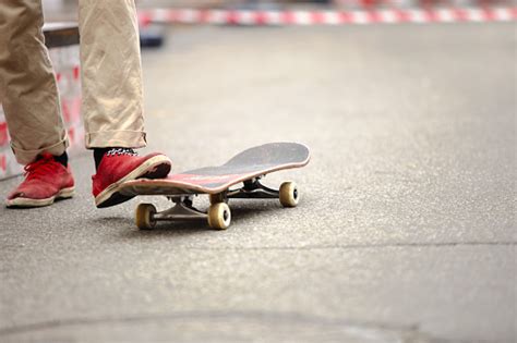 여름 익 스 트림 스포츠 경쟁에서 스케이트 보드에 스케이팅 소년 라이더 거리에 대한 스톡 사진 및 기타 이미지 거리 균형 그라인드 Istock