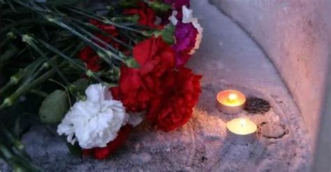 На гроба на любимата си Андрий среща загадъчна жена и когато поглежда очите ѝ се вкаменява