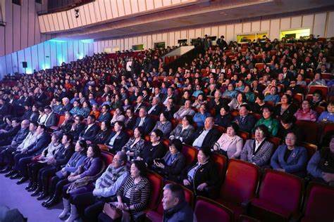 Нэгдүгээр сургуулийг Сүхбаатарын одонгоор шагналаа