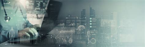 의료 기술 온라인 건강 글로벌 건강 네트워크 및 관광 개념 의료 기술 인터넷 네트워크 연결 디지털 기술이 적용된 노트북 컴퓨터를 사용하는 의사 건강 진단에 대한 스톡 사진