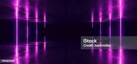 공상 과학 소설 네온 빛나는 빛 보라색 배경 수직 레이저 라인 바닥 레이저 스튜디오 무대 쇼 밤 복고풍 미래 현대 빈 콘크리트