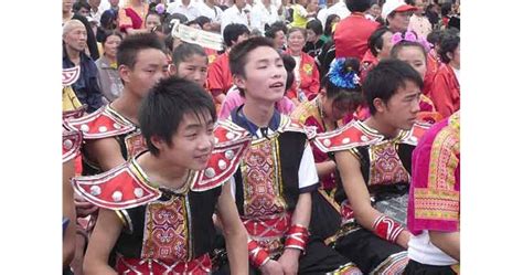 Ограниченията за едно дете и трудовите лагер в Китай падат