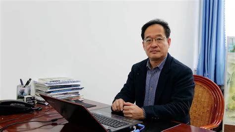 青州旗城学校校长 苏州大学校长 大学校长 大山谷图库