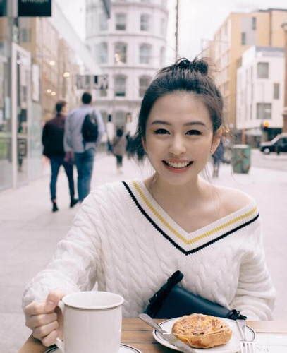 邱淑贞女儿晒美照与沈月同名 清纯甜美似初恋