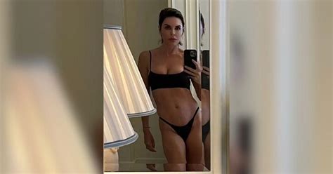 Lisa Rinna S Sexiest Photos Including Completely Nude Selfie