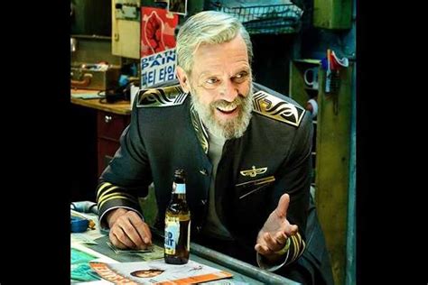 『dr House』ヒュー・ローリー主演の新作ドラマ『avenue 5』、放送開始1カ月でシーズン2更新！ 海外ドラマnavi