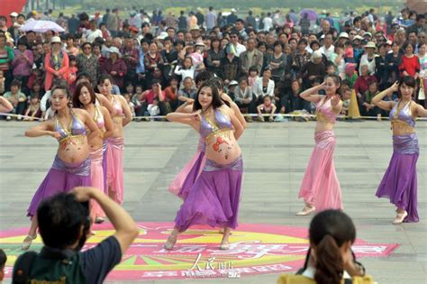 河南孕妇广场大秀肚皮舞 惊艳鹤城 视点聚焦 福建妇联新闻