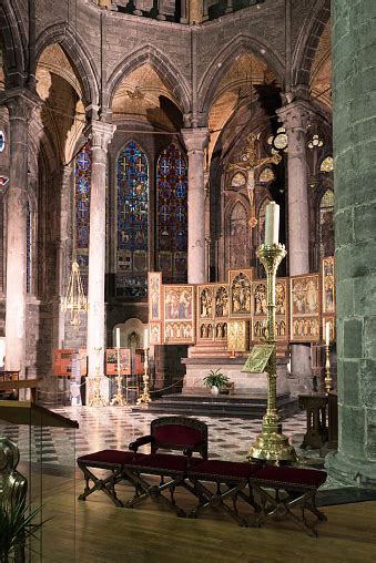 높은 제단의 전망과 디난트 노트르담 대성당의 내부 보기 나뮈르 주에 대한 스톡 사진 및 기타 이미지 나뮈르 주 0명 13세기 Istock