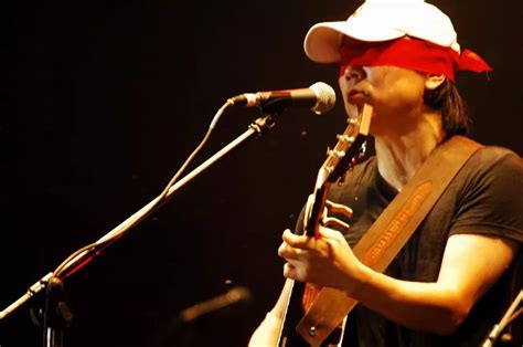 《花房姑娘》：时光落尽，它依旧是一首年轻的老歌