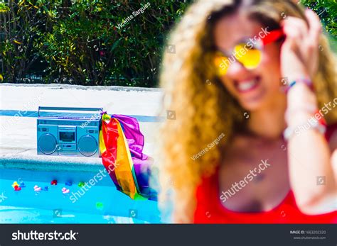 Im Genes Fotos De Stock Objetos En D Y Vectores Sobre Lesbianas Jovenes Rubias Peludas Sex