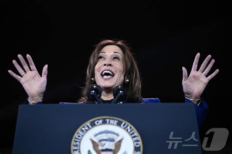 [사진] 해리스 “트럼프는 낙태 금지하고 피임 제한할 것” 뉴스1