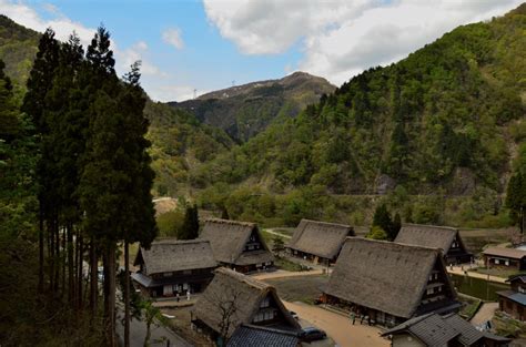 春まだ浅い五箇山 菅沼集落 GANREF
