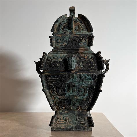 Antique Chinese Shang Style Bronze Vessel Circa 16th Century For Sale