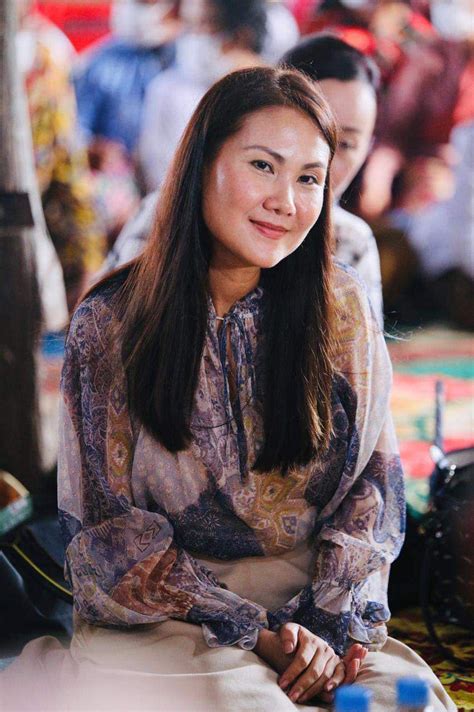 លោកស្រី ហ៊ុន ម៉ាណា អញ្ជើញ នាំយកទេយ្យវត្ថុប្រគេនដល់វត្តទួលសំបុកគ្រៀល