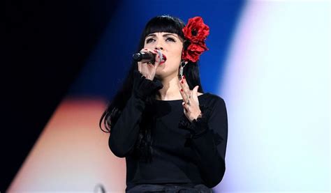 Mon Laferte Lanza Invéntame En Tributo A Marco Antonio Solis — Radio Corazón