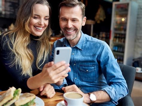 Ето какво можем да научим за връзките от жените които винаги успяват с мъжете