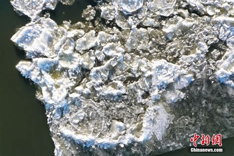 中俄界江黑龙江呼玛段“立冬”开始“跑冰排”