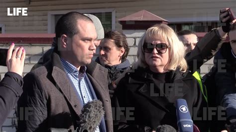 Адвокатов Навального задержали во время интервью после оглашения приговора