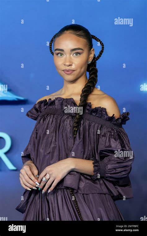 Bailey Bass Poses For Photographers Upon Arrival At The World Premiere