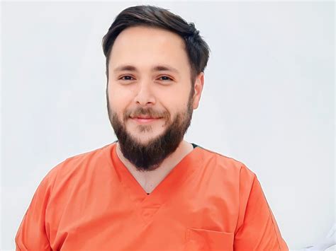 სტომატოლოგი გიორგი წყალობოვი Smilehub Ge