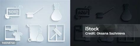 쓰레기통 쓰레기 봉투 세탁기 및 티셔츠 스퀴지 스크레이퍼 와이퍼 변기 브러시 및 거품 아이콘이 있는 비누 바를 설정합니다 벡터 3차원 형태에 대한 스톡 벡터 아트 및 기타