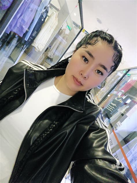 Д Э Э Ж Энэ гуравхан үсэг энэ хорвоогийн хамгийн зөөлөн хамгийн дулаахан сайхан үгийг