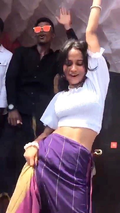 අවුරුදු උත්සවේ කෙල්ලෙක් වෙලත් මෙහෙම නැටුවෙ නැත්තම් වැඩක් නෑ 😂 අන්තිම වෙනකන් බලන්න එයාගෙ නැටුම