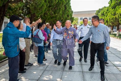 上海致敬老兵 人民图片网