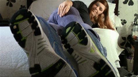 Lint Filled Toes Wmv Brunette Fetish And Fantasy Clips4sale