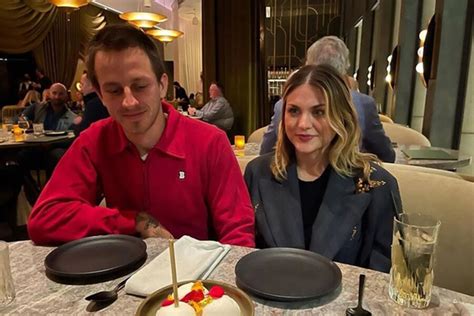 Дочь Курта Кобейна вышла замуж за сына известного скейтбордиста Газета Ru Новости