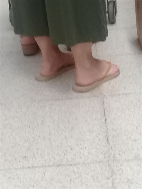 Supermarket Random Feet V1 4 By Leonvonskorpian On Deviantart