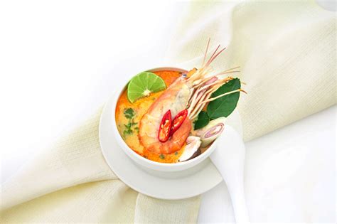 흰 그릇 유명한 태국 음식 요리 톰 얌 쿵 호출에 새우와 함께 아시아 매운 수프를 닫습니다 0명에 대한 스톡 사진 및 기타 이미지 Istock