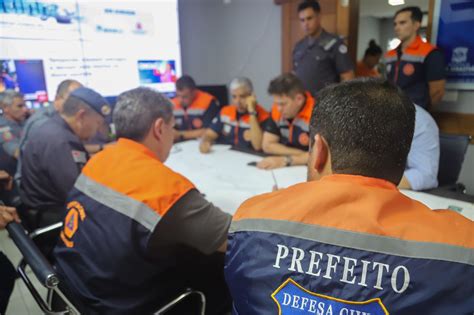 prefeito felipe augusto instala comitê de gerenciamento de crise e