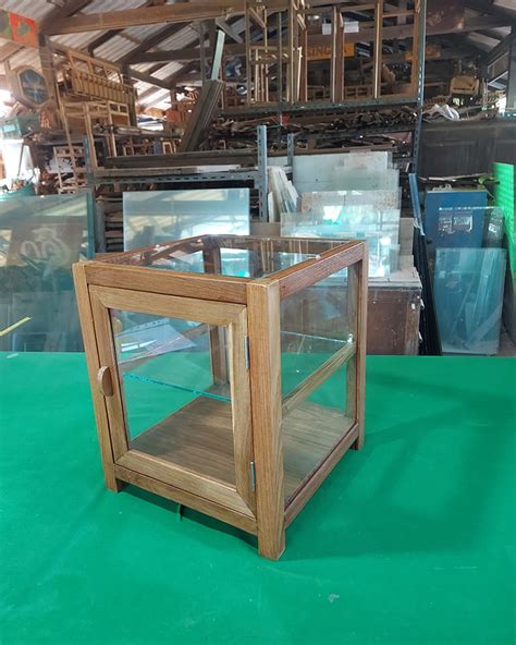 ถ่ายรูปตู้บน Background แบบไหน ดูน่าซื้อกว่ากันครับ ตู้ใบเดียวกัน ถ่ายในสถานที่ต่างกัน แสง