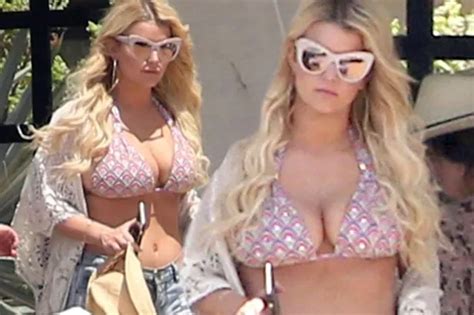 Jessica Simpson Squeezes Boobs Into Pink Bikini As She Suns Herself In